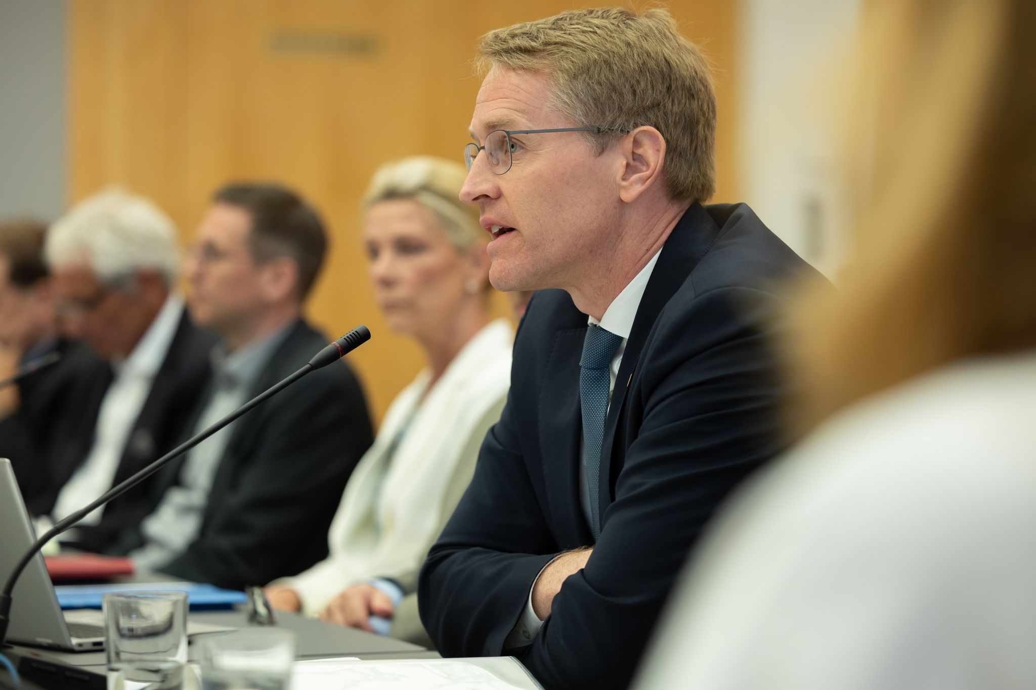 Günther wegen Northvolt im Kreuzverhör - SAT.1 REGIONAL