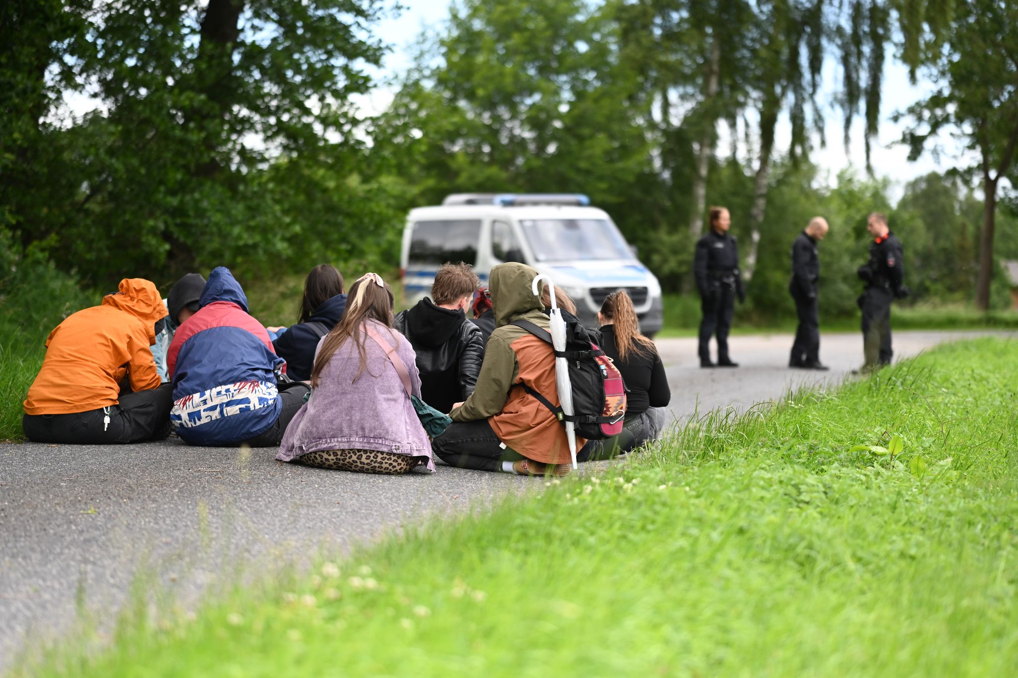 Friedliche Proteste gegen Veranstaltung von AfD-Nachwuchs - SAT.1 REGIONAL